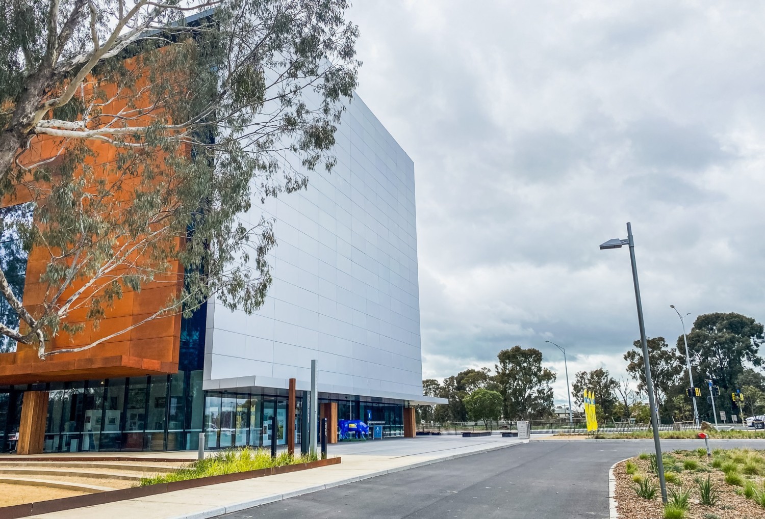 Greater Shepparton Visitor Centre off to a busy start - Greater ...